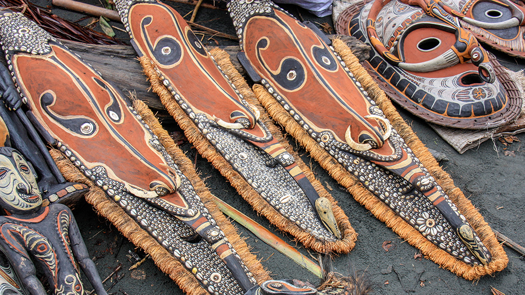 PAPUA NEW GUINEA - Voices on the Wind: 60,000 Years of Culture & Trade