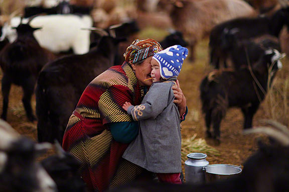 Spectacular photographs shed light on the ancient nomadic lifestyle of ...