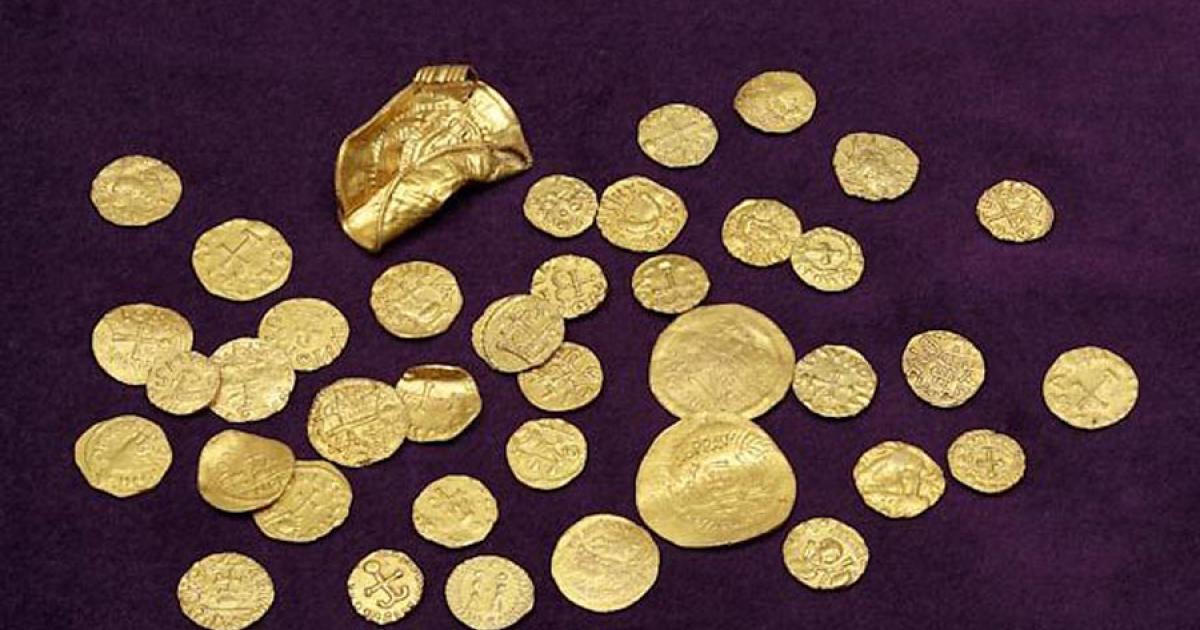 1,400-Year-Old Anglo-Saxon Gold Coin Hoard Is Largest Ever! | Ancient ...