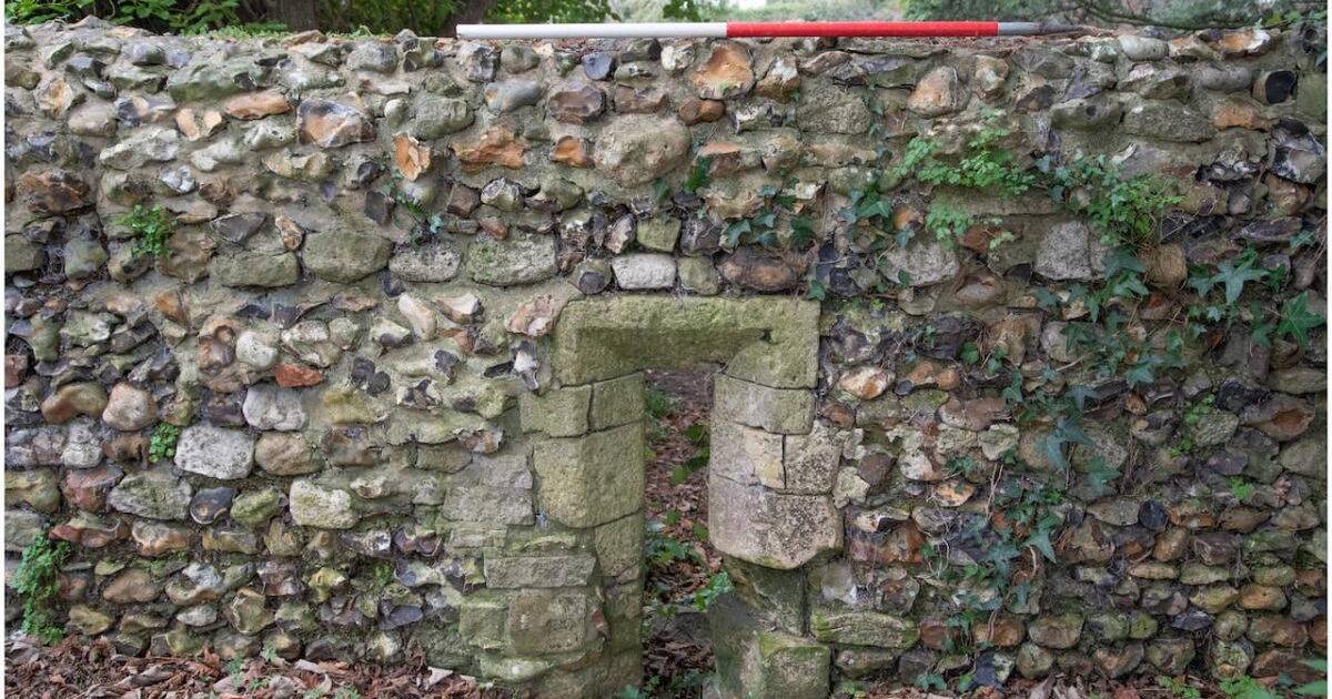 Archaeologists Find Lost Home of England’s Last Anglo-Saxon King ...