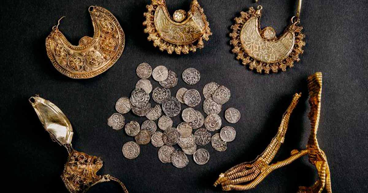 Medieval Hoard of Gold and Silver Unearthed in the Netherlands ...