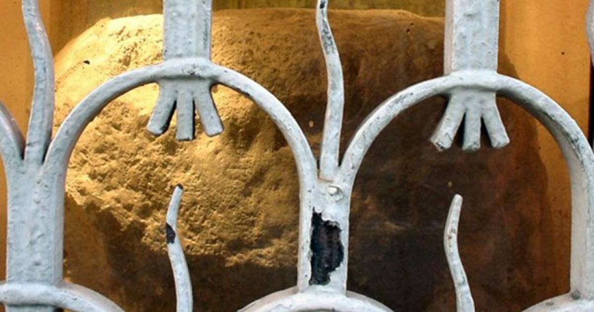 The Forgotten History of the London Stone, an Artifact Linked to Aeneas ...