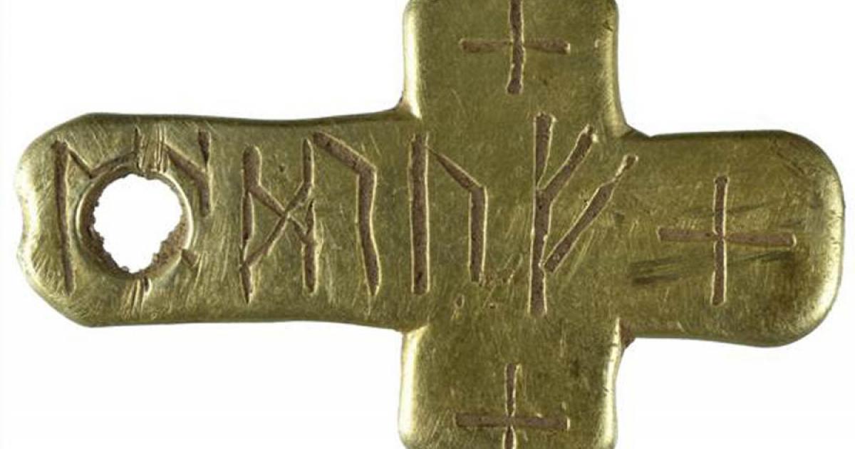 Small Gold Medieval Cross Found in England Linked to Mysterious Eadruf ...