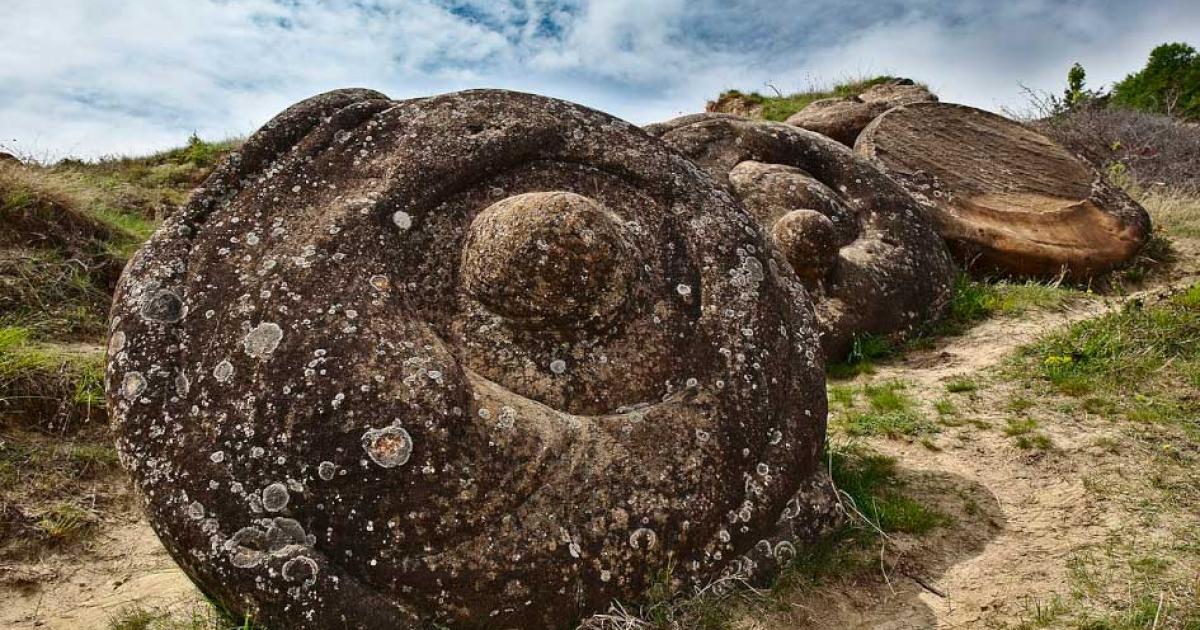Romania’s Enigmatic Trovants: Living Rocks That Grow and Move ...