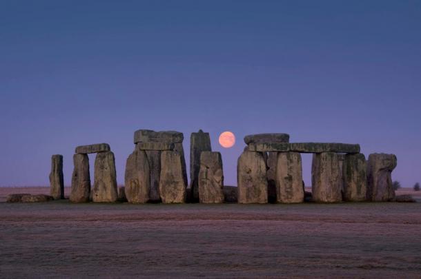 World of Stonehenge Exhibition Is a Stunning Treasure Hall of Fame ...