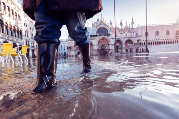Architecture of the Floating (Or Sinking) City: How Was Venice Built ...