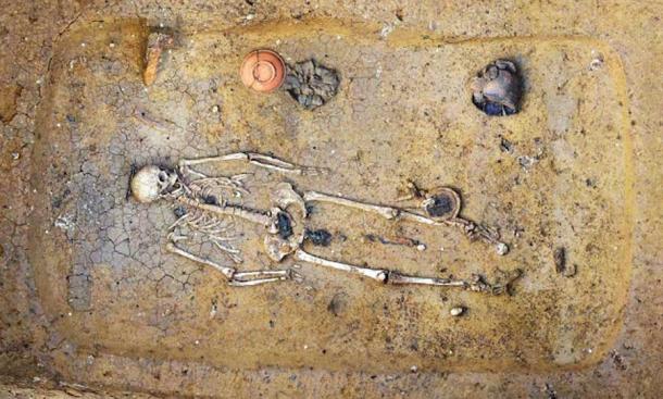 Rare Artifacts Found in Two 6th Century Bavarian Graves in Germany ...