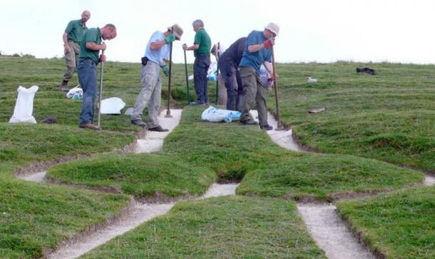 The Cerne Abbas Giant: Drawing of a ‘Rude Man’ Erects Folktales of ...