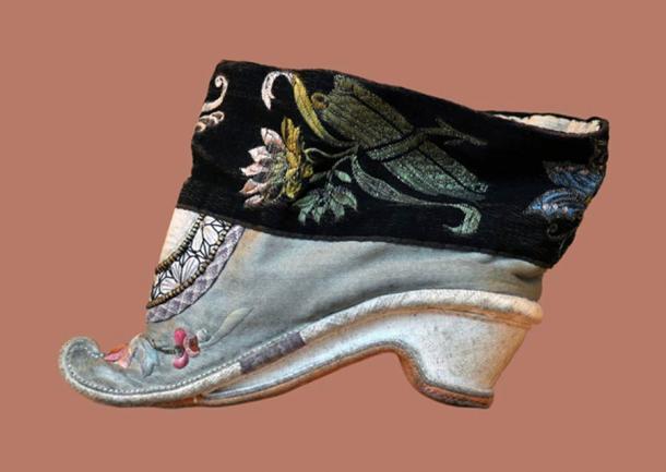 Last Traces of the Ancient Foot Binding Tradition Captured on Film ...