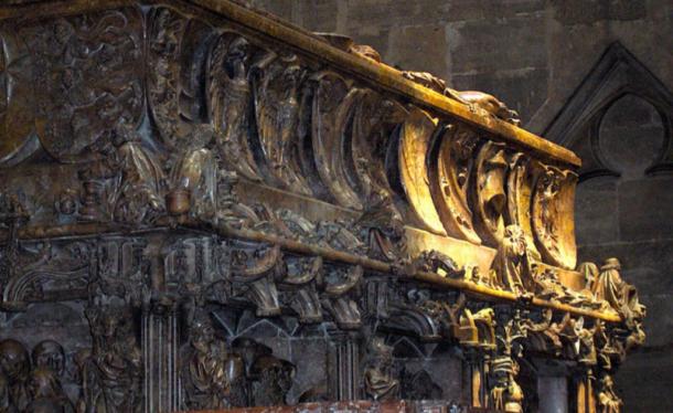 Micro Cameras Reveal Treasure in Emperor Frederick III’s Tomb | Ancient ...