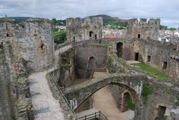 Conwy Castle: This Fine Medieval Welsh Castle was Built for a Ferocious ...