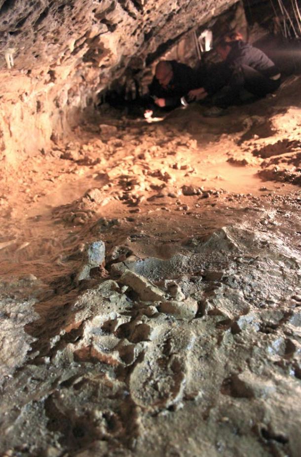 14,000-year-old Footprints in Italian Cave Reveal Ancient Human ...