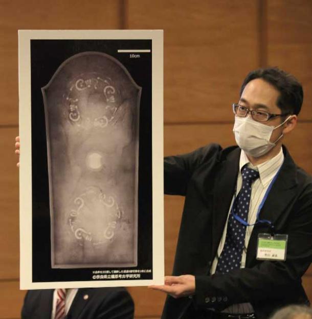 Giant 7-Foot Sword and Mirror for Demon Slaying found in Japan Tomb ...