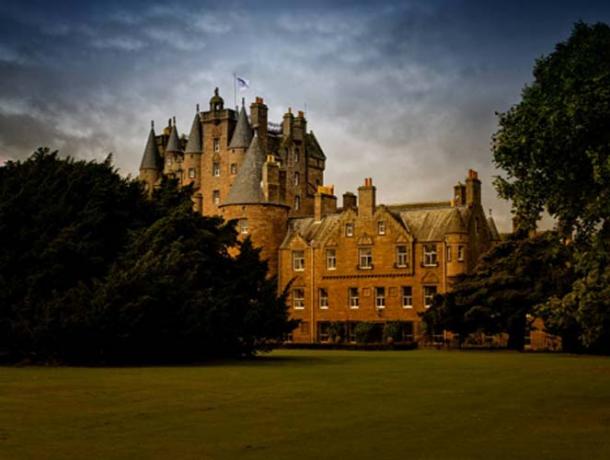 World’s 8 Most Haunted Castles: The Lost Souls Tormenting Visitors of ...