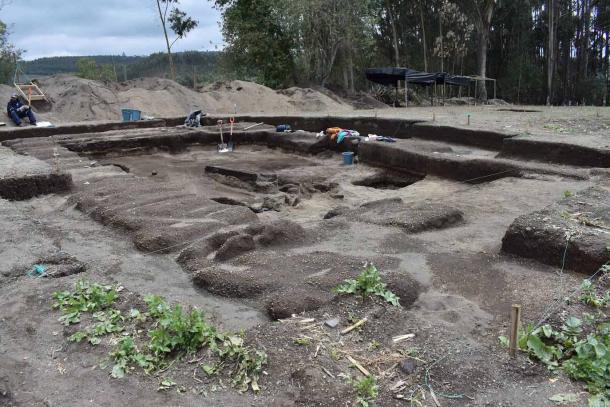 Mysterious Artifacts Found in Ancient Inca Cemetery in Ecuador ...