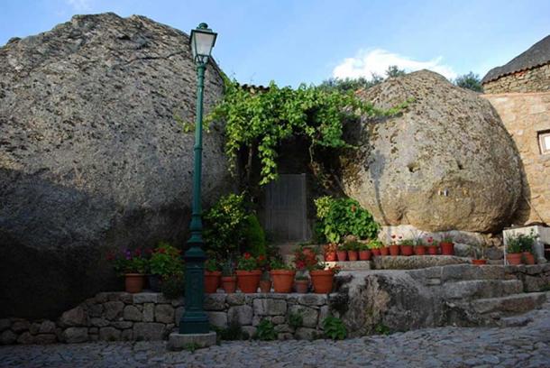 Monsanto: The Thriving Medieval Town Built Around Giant Boulders ...
