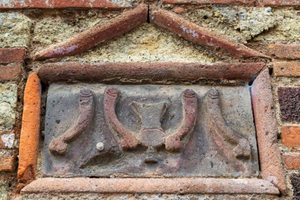 Dirty Pictures Discovered in an 1,800-Year-Old Men’s Loo Hold the Seeds ...