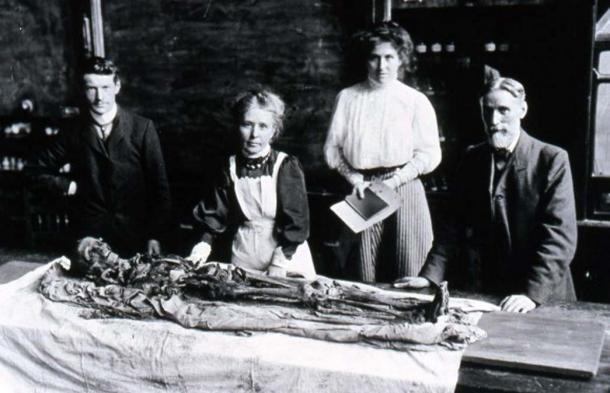 Disrespect and Desecration at Victorian Mummy Unwrapping Parties ...