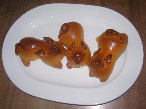 The Mid-Autumn Festival: A Holiday of Mooncakes, Lanterns, Moon Worship ...