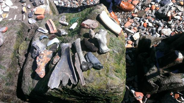 Mudlarking the Thames: How a Riverbed Became the World’s Biggest ...