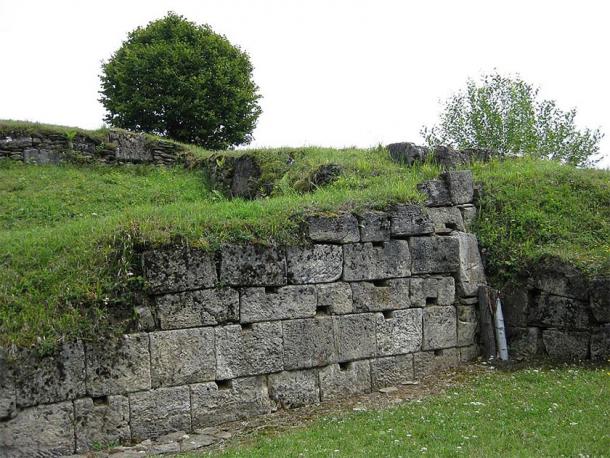 Spectacular and Ancient Dacian fortresses in the Mountains of Romania ...