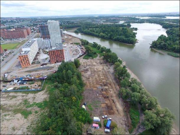 Unique 5,000 Year Old Figurine with Feather Headdress Found in Old ...