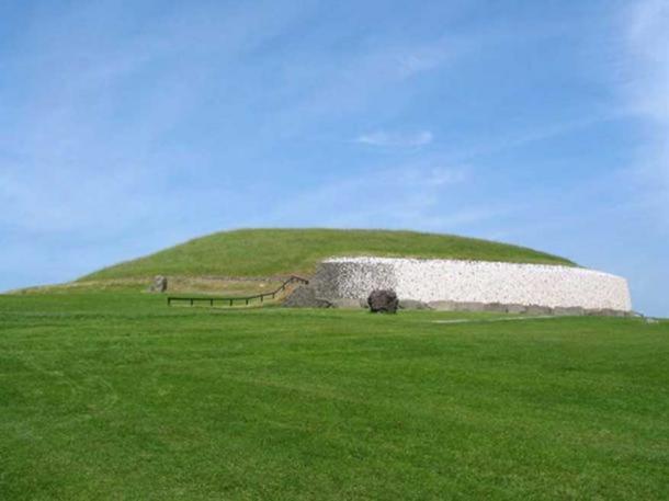 New Henge Appears Near Newgrange as a Heatwave Hits Ireland | Ancient ...