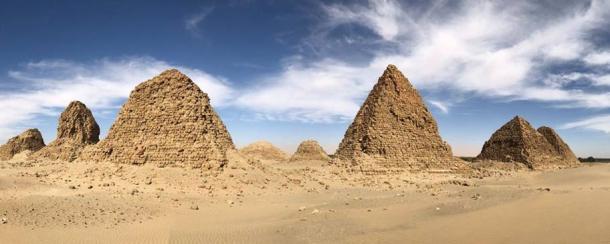 Desert Diver Discovers Submerged Treasure Beneath 2,300-Year-Old ...