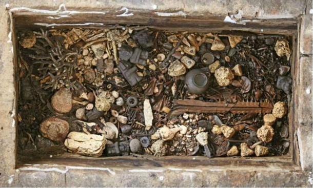 Dark Mysteries of the Deep: Ancient Divers and their Dangerous Journeys ...