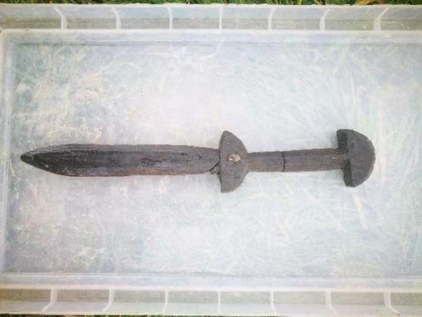 1,000-year-old Viking Sword in Extraordinary Condition Discovered in ...