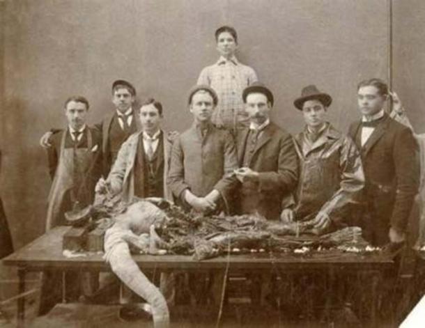 Disrespect and Desecration at Victorian Mummy Unwrapping Parties ...