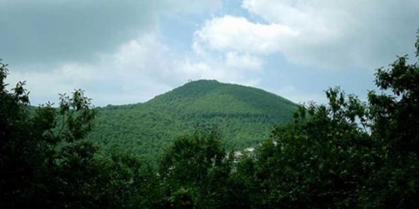 Devil’s Footprints: Who Descended the Side of an Erupting Volcano ...