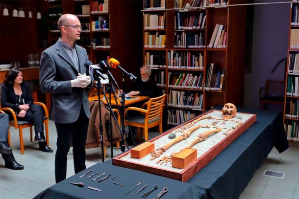 Physician’s Tomb Holds Comprehensive Set of Roman Medical Tools ...