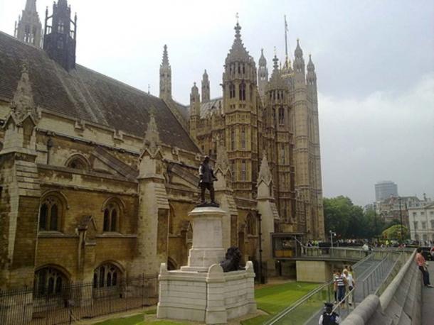 Cromwell Statue In London Caught Up In History Whitewashing Battle ...