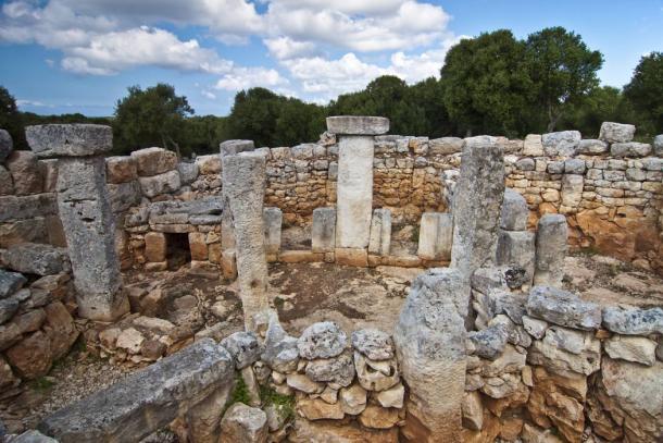 The Taulas of Menorca - Mysterious Megaliths of the Talaiotic People ...