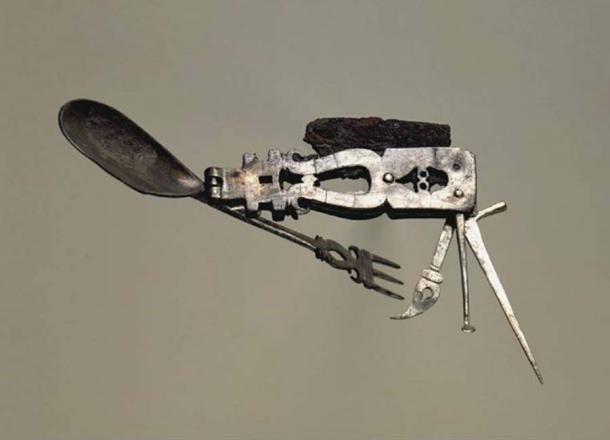 The Original Swiss Army Knife: Check Out This Must Have Gadget for Guys ...