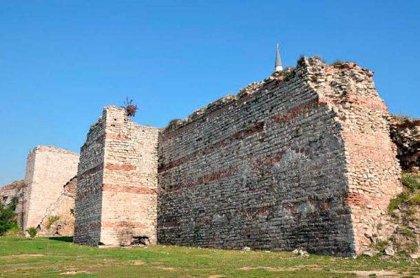 A Blazing Weapon: Unraveling the Mystery of Greek Fire | Ancient Origins