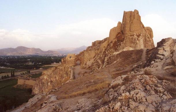 Long hidden Iron Age castle revealed in 3,000-year-old ruins in Van ...