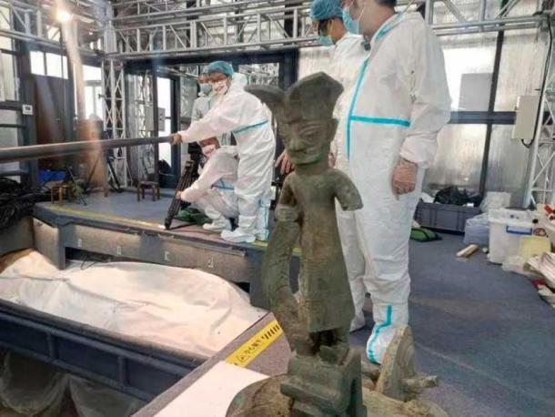 Bronze Mythical Beast Weighing Over 300 Pounds Found in Sanxingdui ...