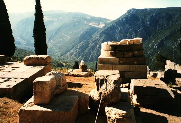 Ancient Three-Headed Serpent Column of Delphi to Rise Again after 2500 ...