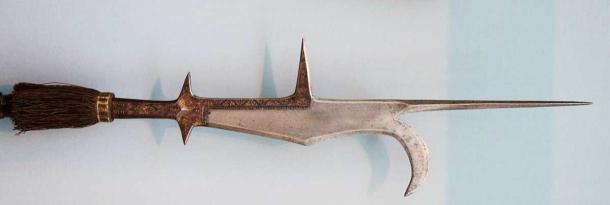 18 Terrifying and Impressive Historic Weapons | Ancient Origins