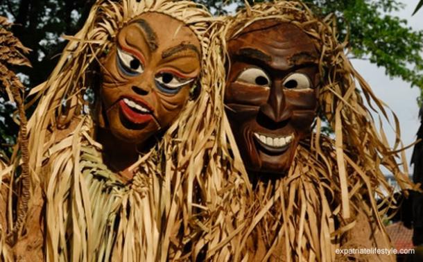 Mysterious Mah Meri tribe of Malaysia conduct ritual dance to the dead ...