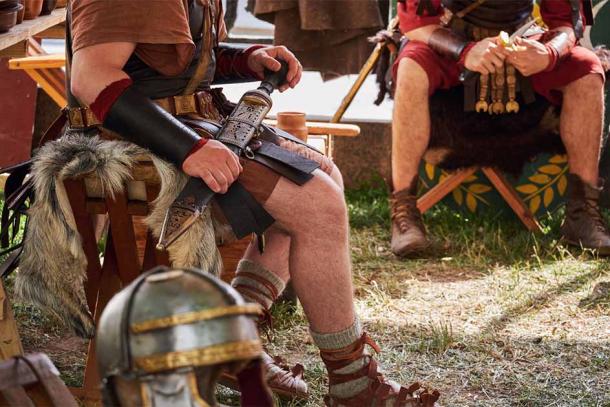 When Soldiers Play: The Surprising History of Gaming in the Roman Army ...