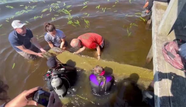 1,000-Year-Old Native American Canoe Recovered in North Carolina Lake ...