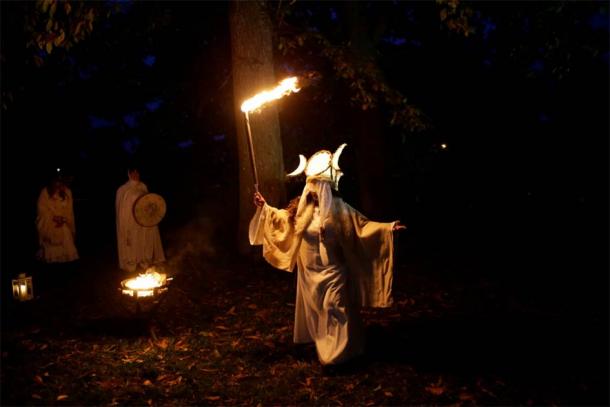 Ireland Keeps Ancient Samhain Alive With Fiery Festival | Science and ...
