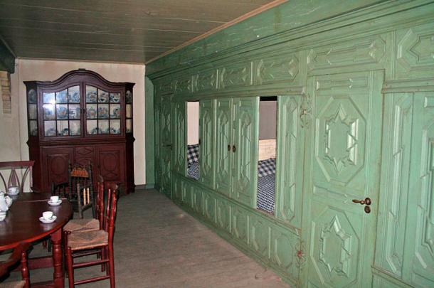 The Medieval Box Bed Returns: Closing Yourself in for a Good Night’s ...