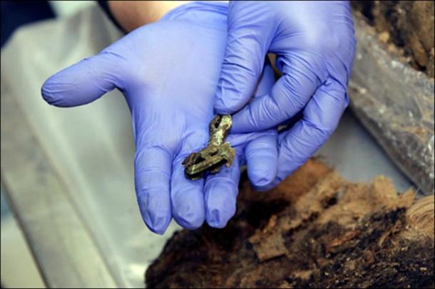 Scientists Dissect Mysterious Medieval Child Mummy from Siberia ...