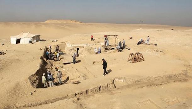 Unique Discovery Made in Egyptian Necropolis: Archaeologists Uncover a ...