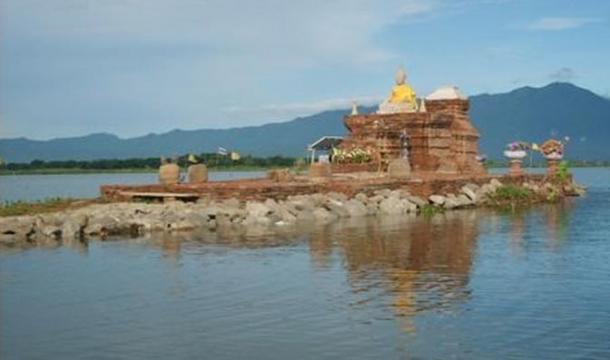 Wat Tilok Aram: The 500-Year-Old Underwater Temple of Thailand ...
