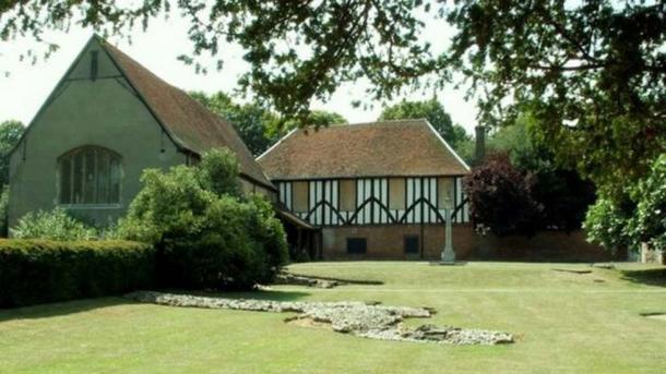 No, It’s Not a Cot: 13th Century Coffin Smashed in Photo Attempt at ...